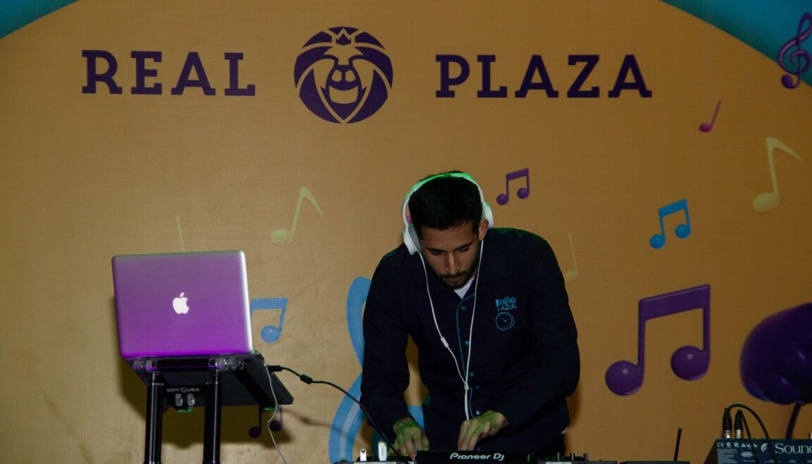 ACADEMIA DE DJ NIÑO AZUL | Formamos DJs Profesionales