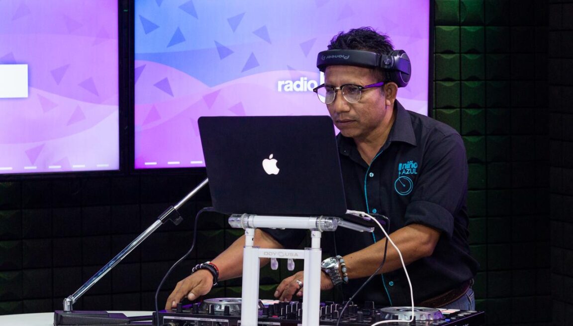 ACADEMIA DE DJ NIÑO AZUL | Formamos DJs Profesionales