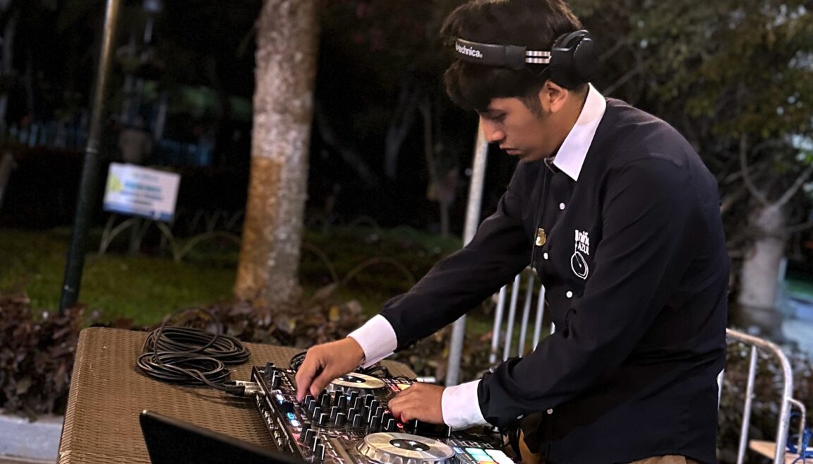 ACADEMIA DE DJ NIÑO AZUL | Formamos DJs Profesionales