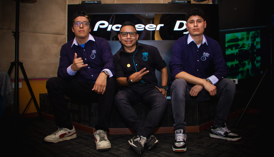 ACADEMIA DE DJ NIÑO AZUL | Formamos DJs Profesionales